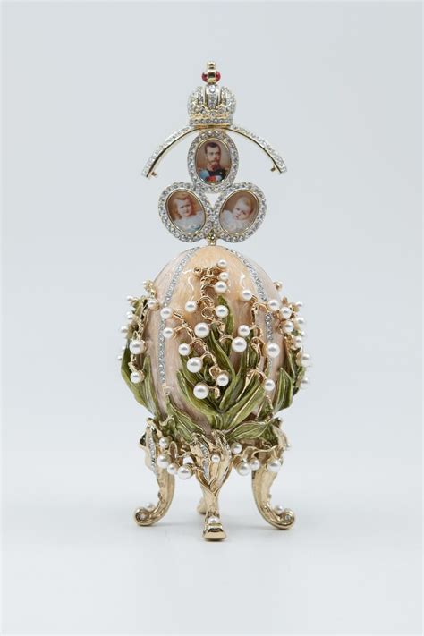 Яйцо «Ландыши бежевое фото цена описание Купить Яйцо «Ландыши бежевое в магазине музея