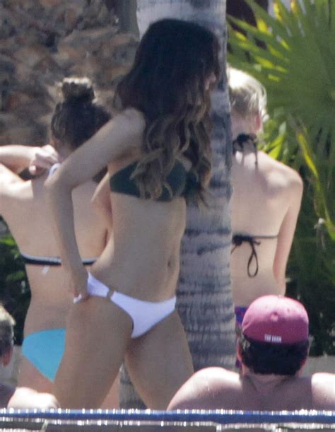 Kate Beckinsale Pictures Kate Beckinsale In Bikini As She Fits In Some