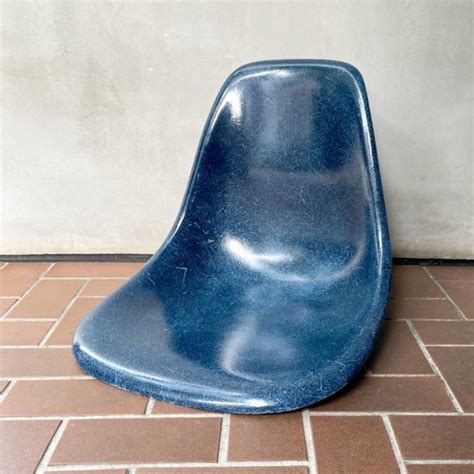 Eames Side Shell Navy ④ Nick White
