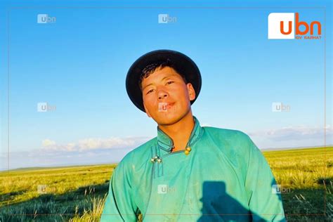 Г Ганхүрэл Нандиа бид хоёр өвгөн эмгэн болчихсон цайгаа хувааж ууж суух байх