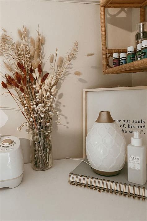 Wallpaper Nude Dried Flowers Bedroom Decor Neutral Color Diffuser
