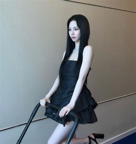 에스파 카리나 비현실적인 Ai 미모…초근접 셀카 완벽 소화[스타in★] 아이돌24시 네이트 연예