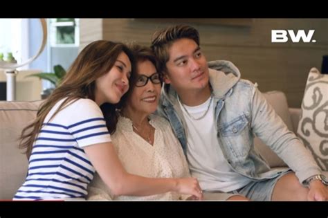 4 Momen Ayu Ting Ting Bertemu dengan Keluarga Boy William - Hits Katadata.co.id