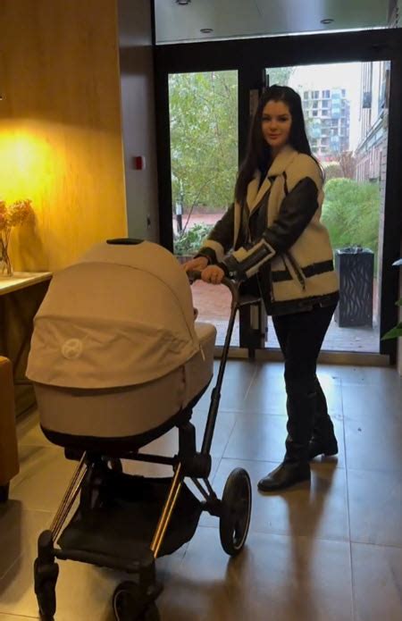 Аня Самонина попала в больницу с малышкой Анджелиной