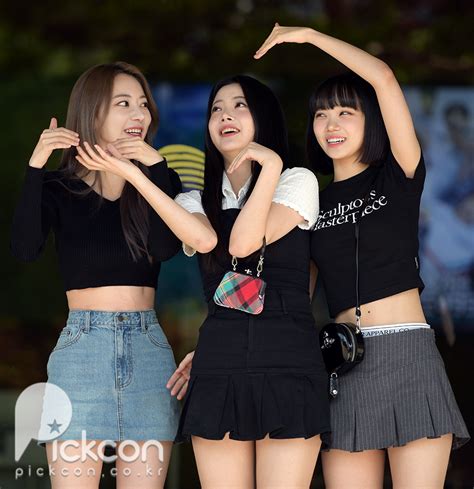 르세라핌 사쿠라x홍은채x김채원 요정들이 만드는 더블 하트[포토]