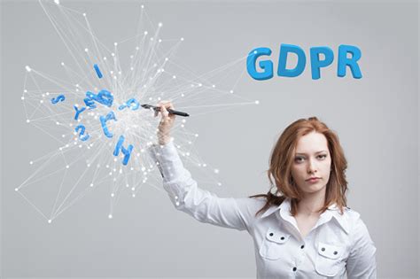 Gdpr 컨셉 이미지입니다 일반적인 데이터 보호 규정 개인 정보 보호 정보 작업을 하는 젊은 여자 3차원 형태에 대한 스톡 사진 및 기타 이미지 Istock