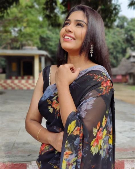 Photos புது வீடு கட்டிய பாண்டியன் ஸ்டோர்ஸ் மீனா எவ்வளவு பிரமாண்டம்