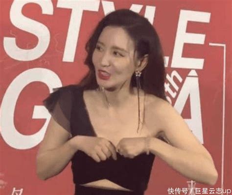 肩带滑落、裙底走光，12位女星红毯“大泄春光”，太尴尬了 360娱乐，你开心就好