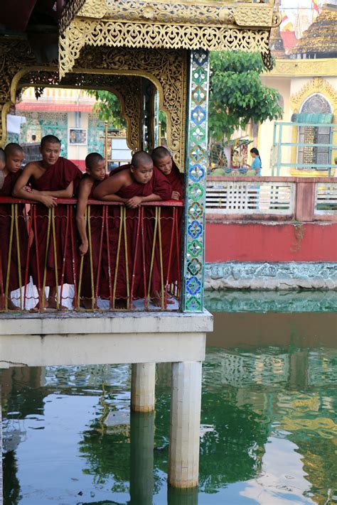 实拍缅甸的农村，经济交通落后，堪比30年前的中国！缅甸农村交通新浪新闻