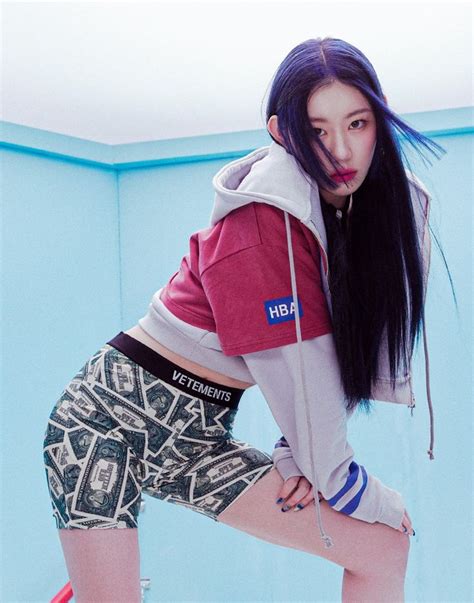 Pin By Flora Caporal M B On Itzy Itzy Kpop Girls South Korean Girls