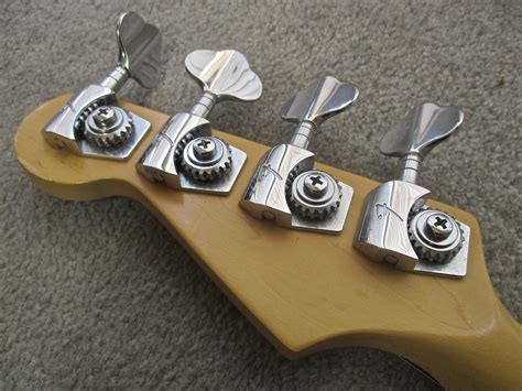 Those Giant Fender Tuning Keys Page 3