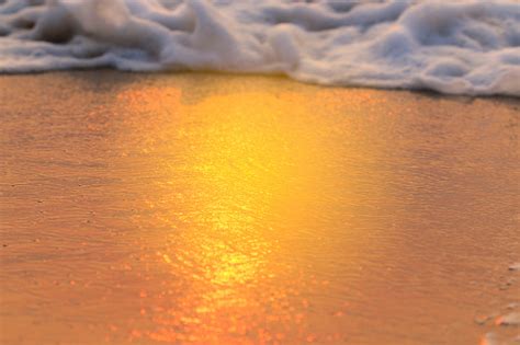 Ombak Laut Menghantam Pantai Foto Stok Unduh Gambar Sekarang Air