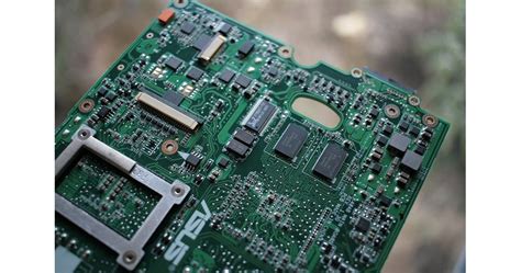 САЩ с нови ограничения върху износа за Китай на компютърни чипове