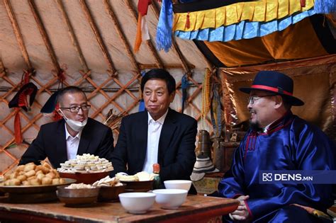 БНХАУ ын Бүх Хятадын Ардын Төлөөлөгчдийн Их Хурлын Байнгын хорооны дарга Ли Жаньшу монгол ахуй