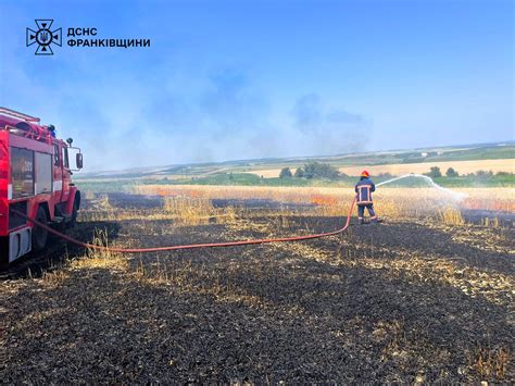 🌾🔥 Вогнеборці ліквідували пожежу пшениці на полі в Обертинській ТГ Сьогодні у другій половині