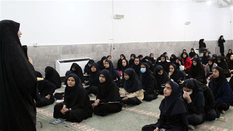 برگزاری جلسه توجیهی و آموزشی آمادگی دفاعی در دبیرستان دخترانه معلم