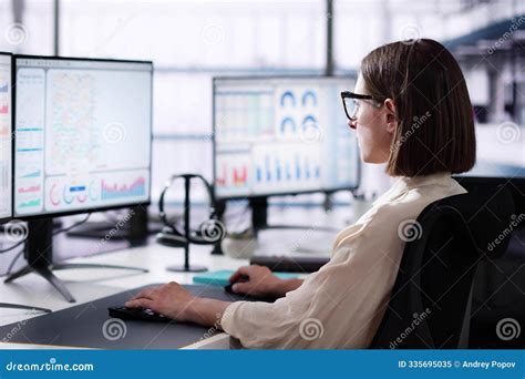 Data Analyst Using Data Analytics Kpi Stock Image Image Of Advisor Presentation 335695035