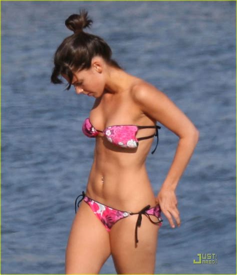 Shenae Grimes And Jessica Lowndes Beach Babes Photo 1775681 Jessica