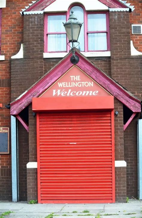 Gunned Down At The Pub Lee Erdmann 37 Shot Dead At The Wellington On Regent Road Salford