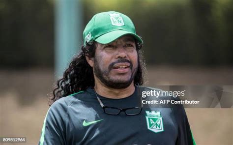 204 Goalkeeper Higuita Photos And High Res Pictures Getty Images