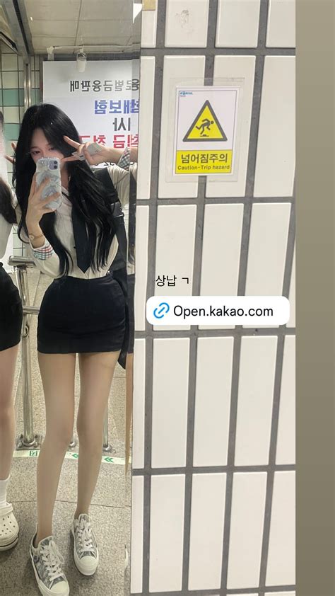 스토리 • Instagram 청소년 여자 패션 짧은 의상 여자 교복