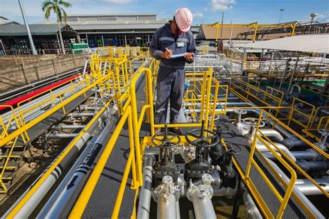 Premium Photo Male Worker Inspection Visual Pipeline Oil And Gas