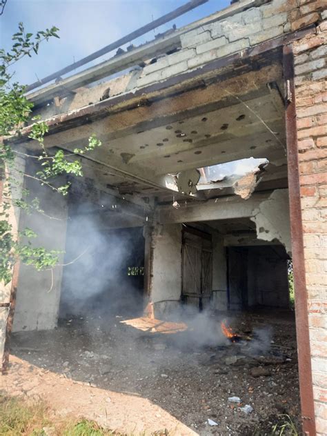 З дронів камікадзе та ствольної артилерії ворог обстріляв Нікопольщину поліція розповіла про