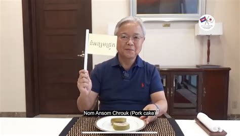 ភ្ជុំបិណ្ឌ៖ ឯកអគ្គរាជទូតជប៉ុនប្រចាំកម្ពុជា សាកល្បង ភ្លក្សនំអន្សម និងនំគមខ្មែរ