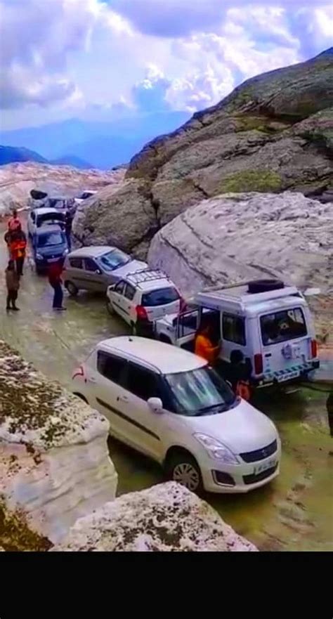 Sach Pass Due To Lack Of Parking Vehicles On The Road Are Facing