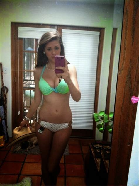 Hot Selfies Clicked Using IPhone FunsGag