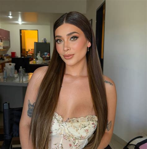 Brenda Zambrano 🍒 Brendazambranoc • Instagram Photos And Videos