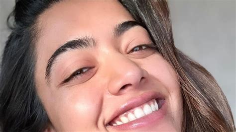Rashmika Mandanna Treats Her Fans To A Selfie Sans Makeup See Photo Regional Cinema News News