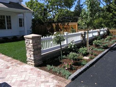 30 Front Of House Fence Ideas
