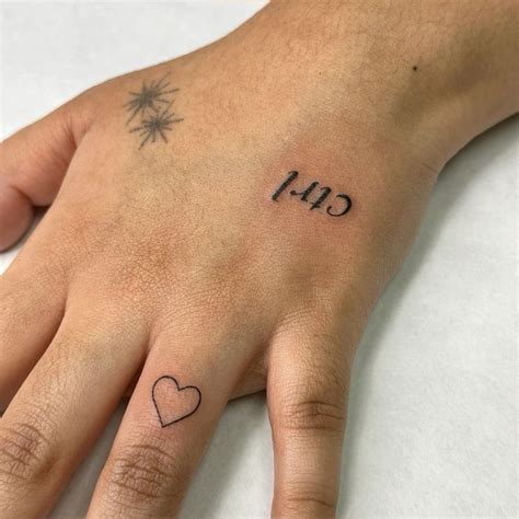 Sza Ctrl Tattoo Heart Finger Tattoo Sza Ctrl Tattoos Heart Tattoo
