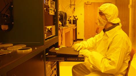 Video Large Area Substrate Based Nanofabrication Of Controllable And Customizable Gold