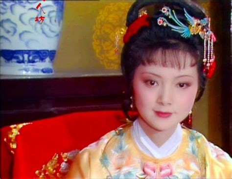 红楼梦：难怪警幻仙姑接宝玉时总在冷笑，看她是金陵十二钗中的谁 薛宝钗 原文 人物