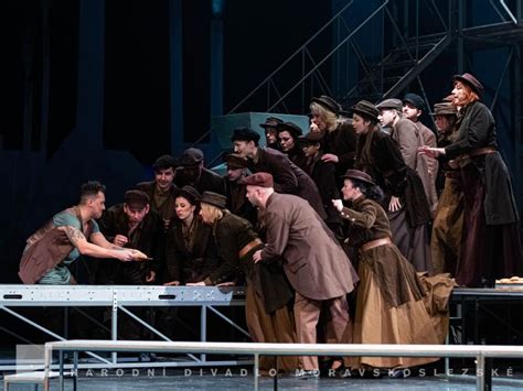 Ndm Ostrava Ďábelský Sweeney Todd Poprvé U Nás Na Velké Scéně Musical Opereta