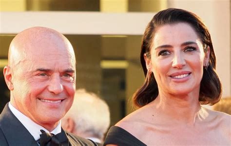 Luca Zingaretti Vacanze Di Famiglia Con La Moglie Luisa Ranieri