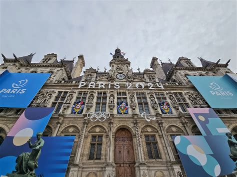 В Париже заметили плакат Олимпиады 2024 с Исинбаевой и флагом России Радио 1