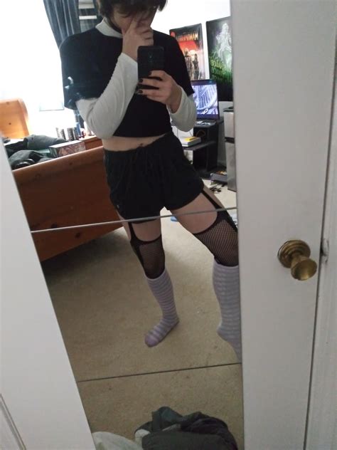 My Rooms Still A Mess But I Got This Cute Crop Top And Booty Shorts