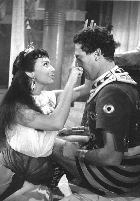 Two Nights With Cleopatra Sophia Loren Famous Photos Italian Actress