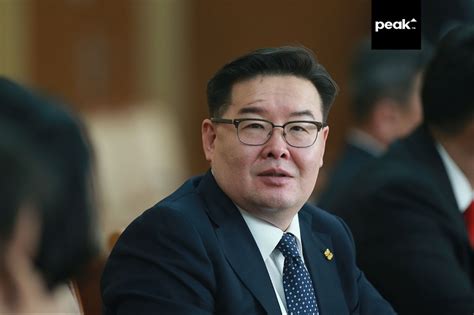 Г Занданшатар Илүү сайхан нийгэм байгуулья гэвэл орлогын тэгш байдлыг хангах ёстой Peak News