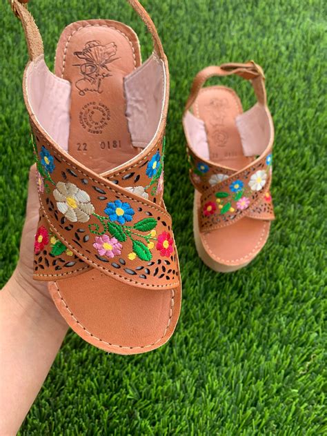 Mexican Huarache Sandals Tan Embroidered Florals Sandal Mexico Sandal