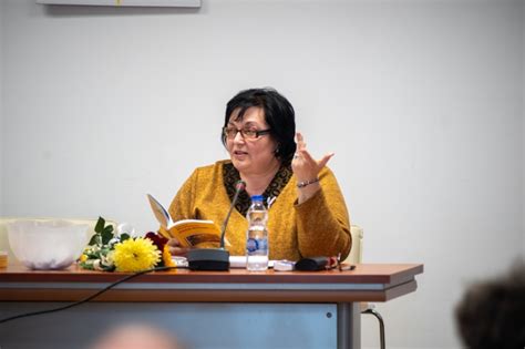 Премиера на сборника с микропроза Къси форми Ii на Светла Дамяновска се състоя в Община Мездра