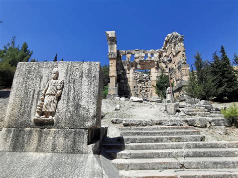 Niha Temples Wanderleb