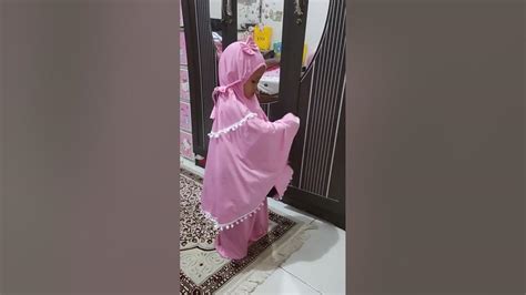 Zahra belajar sholat sendiri - YouTube