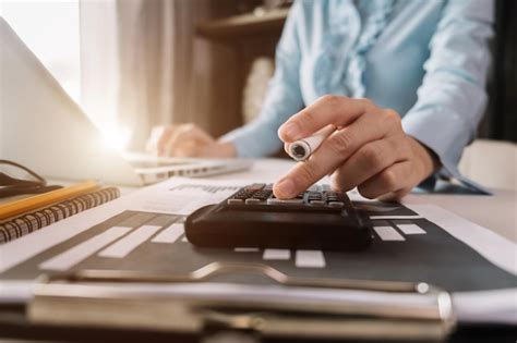 Premium Photo Business Women Use Calculator To Calculate Office Income