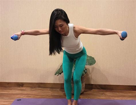 10 Best Upper Back Pain Exercises For Better Mobility