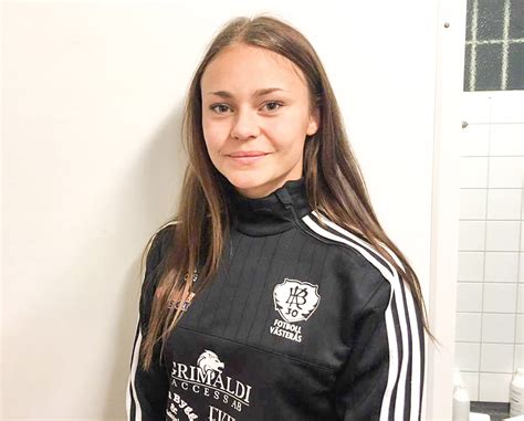 Västerås Bk 30 Flyttar Upp Ella Wilson Till A Laget Där Väntar Elitettan