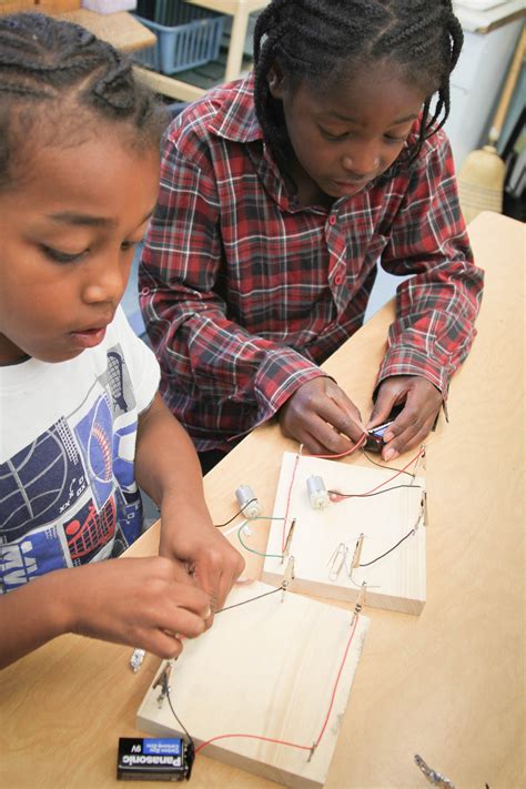 Circuits USC Science Outreach